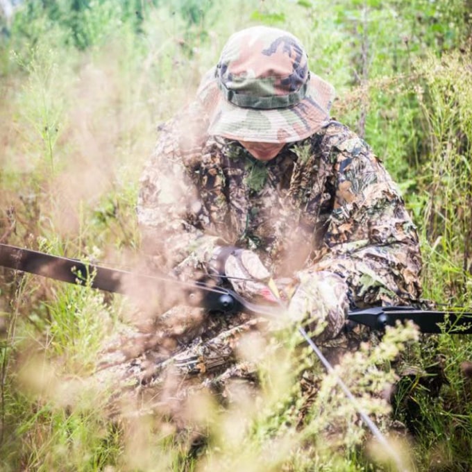 Cape filet de camouflage militaire à capuche • The Militaire